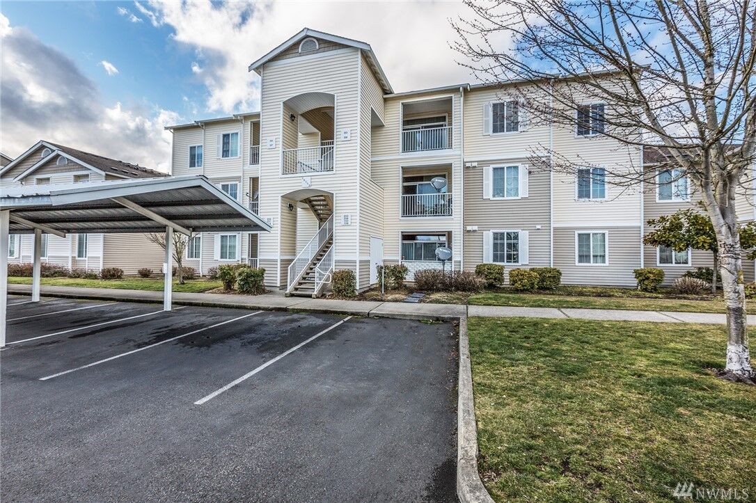 Home for sale in Puyallup: 10113 186th St E 153, Puyallup, WA 98375