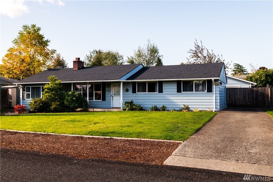 Home for sale in Lakewood: 10608 Russell Rd SW, Lakewood, WA 98499