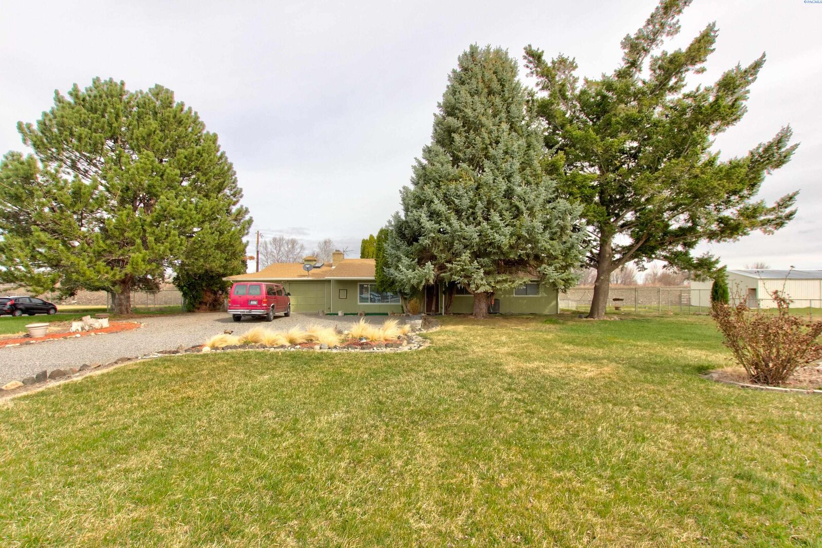 MLS#267691: 602 N Riverside Dr, West Richland, WA 99354