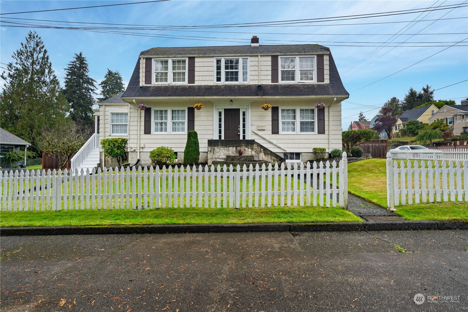 Home for sale in Aberdeen: 2001 W 6th Street, Aberdeen, WA 98520