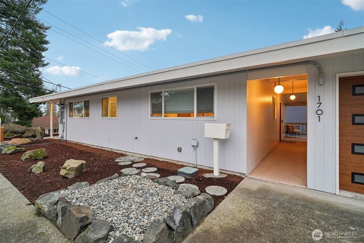 4 bed Seattle home for sale: 1701 NE 90th Street, Seattle, WA 98115