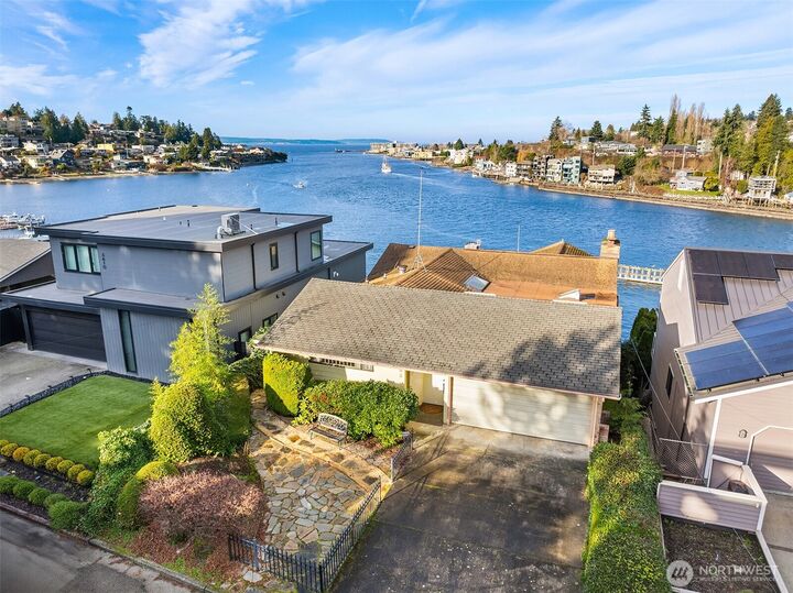 3 bed Seattle home for sale: 3606 W Commodore Way, Seattle, WA 98199